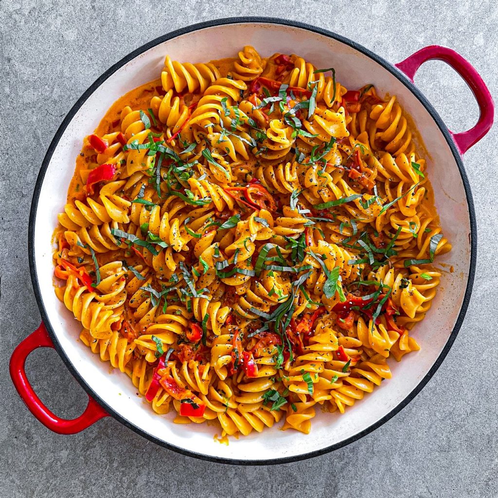 Creamy Red Pepper Pasta - Zena's Kitchen